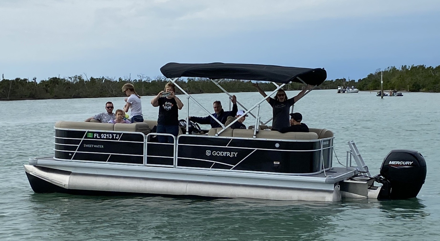 Pros and Cons of a Pontoon Boat – Salty Boating